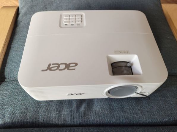 Acer H6815BD Beamer Test und Bewertung - Erfahrungen