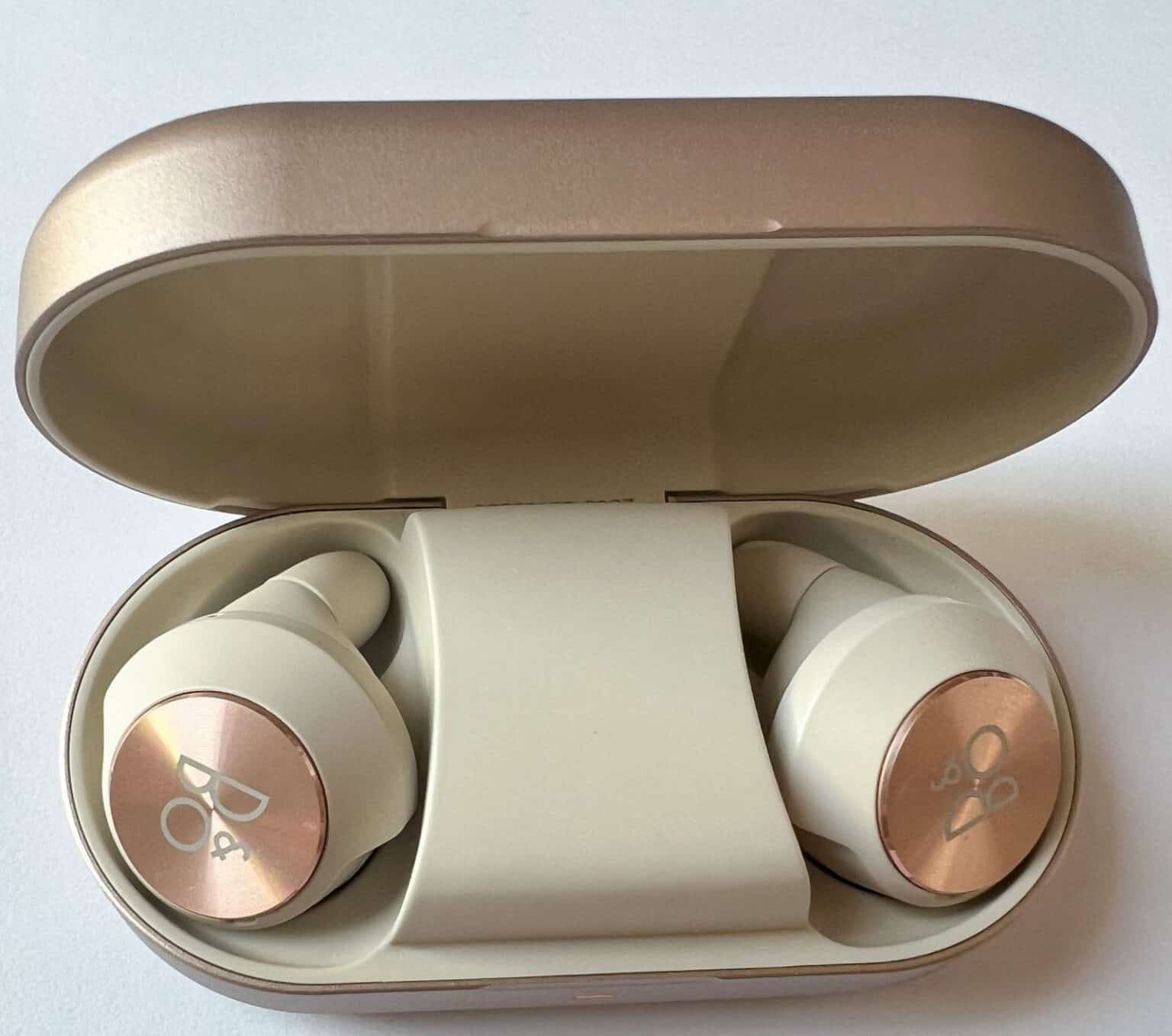 BANG & OLUFSEN In-Ear-Kopfhörer Beoplay EQ sand Test und Bewertung ...